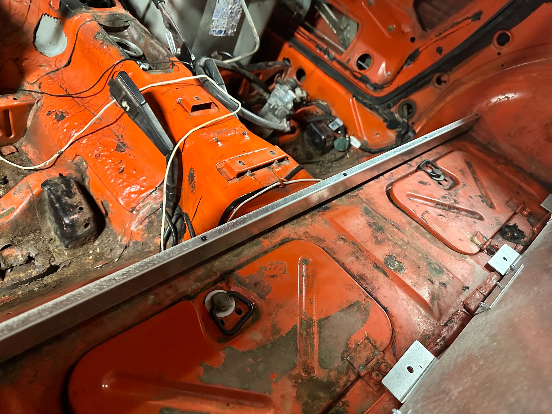 LUGGAGE RISER TRIM CAP | DATSUN 240Z | 260Z | 280Z